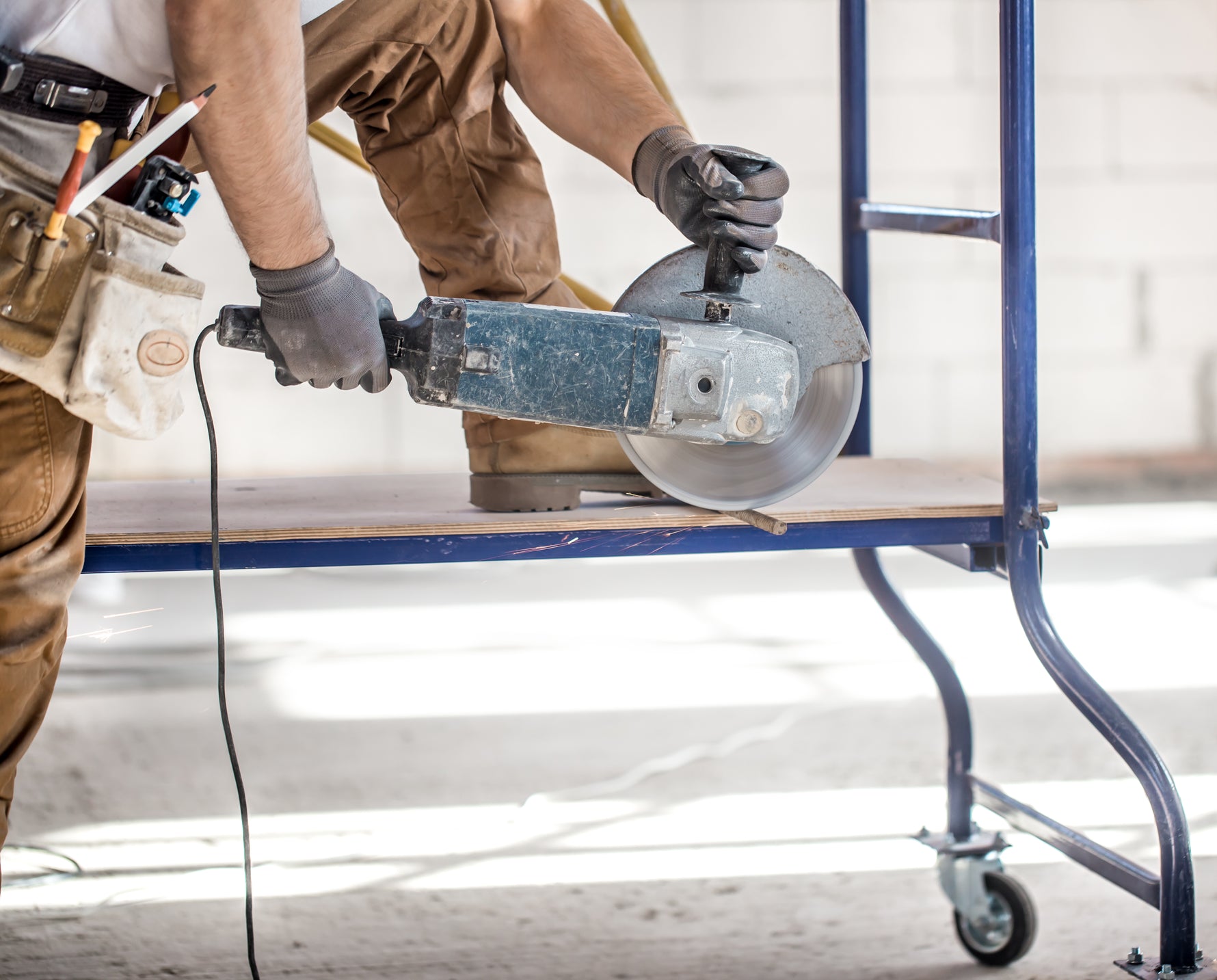 The Ultimate Guide to Cutting Tiles Using an Angle Grinder